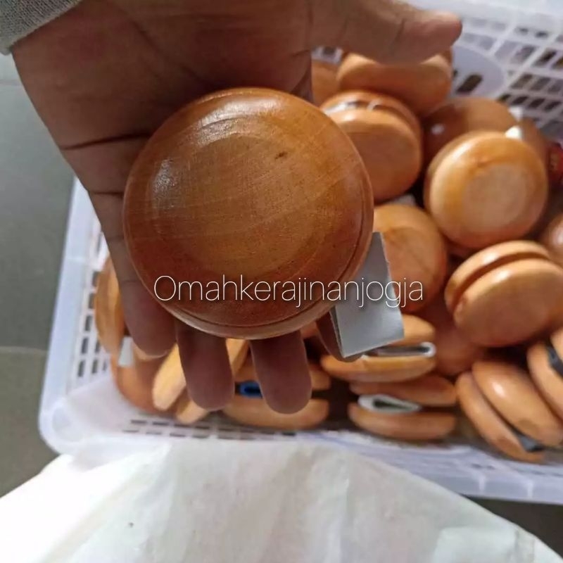 Jual yoyo kayu mainan jadul , yoyo , yoyo tradisional , souvenir ...