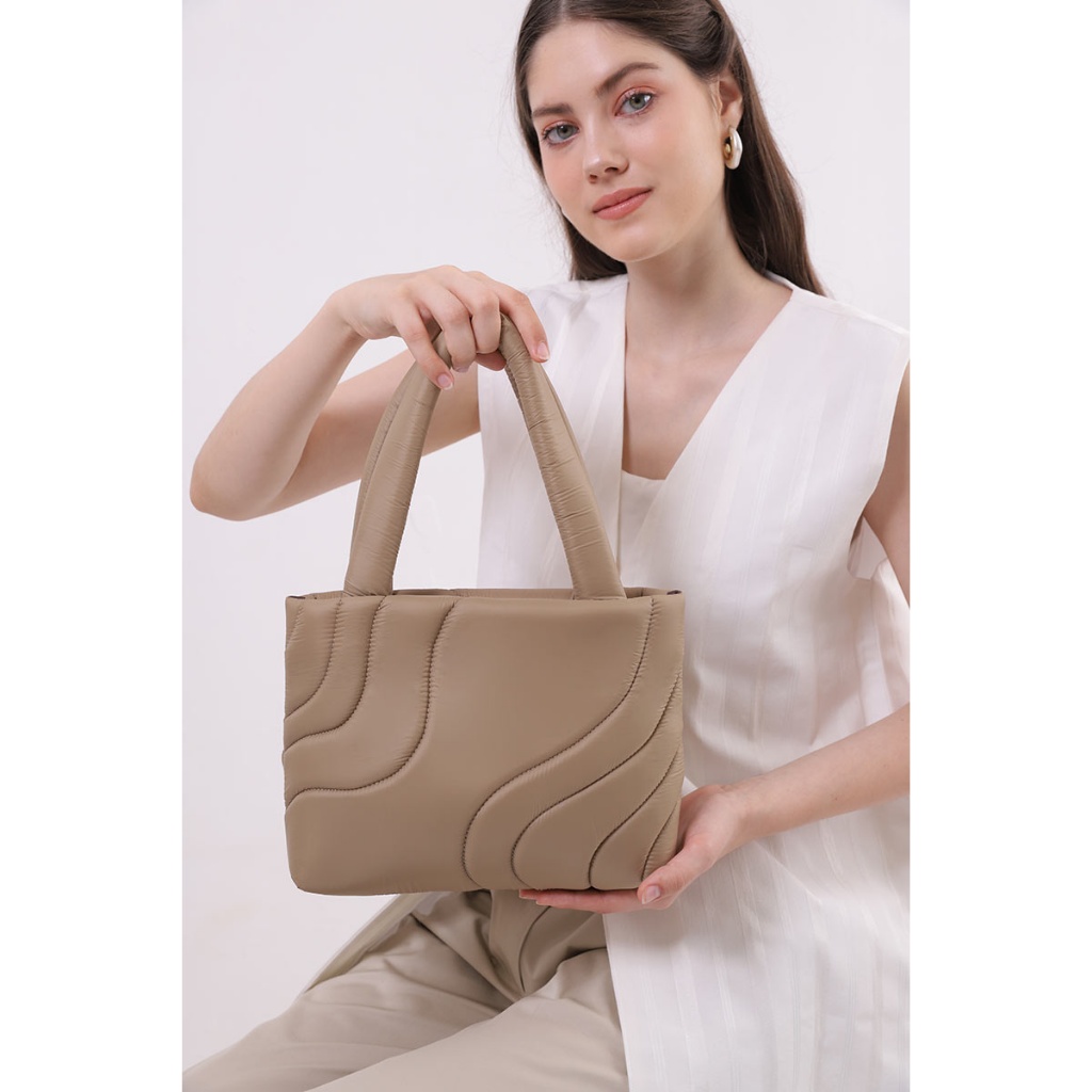 Jual Berrybenka - Tas Tote Bag Pillow Bag Sofia Remna Puffy Tote Bag ...