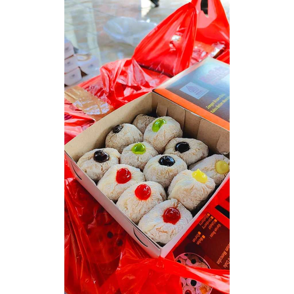 Jual DONAT CEMONG BOMBOLONI MIX VARIAN RASA ISI 12 | Shopee Indonesia