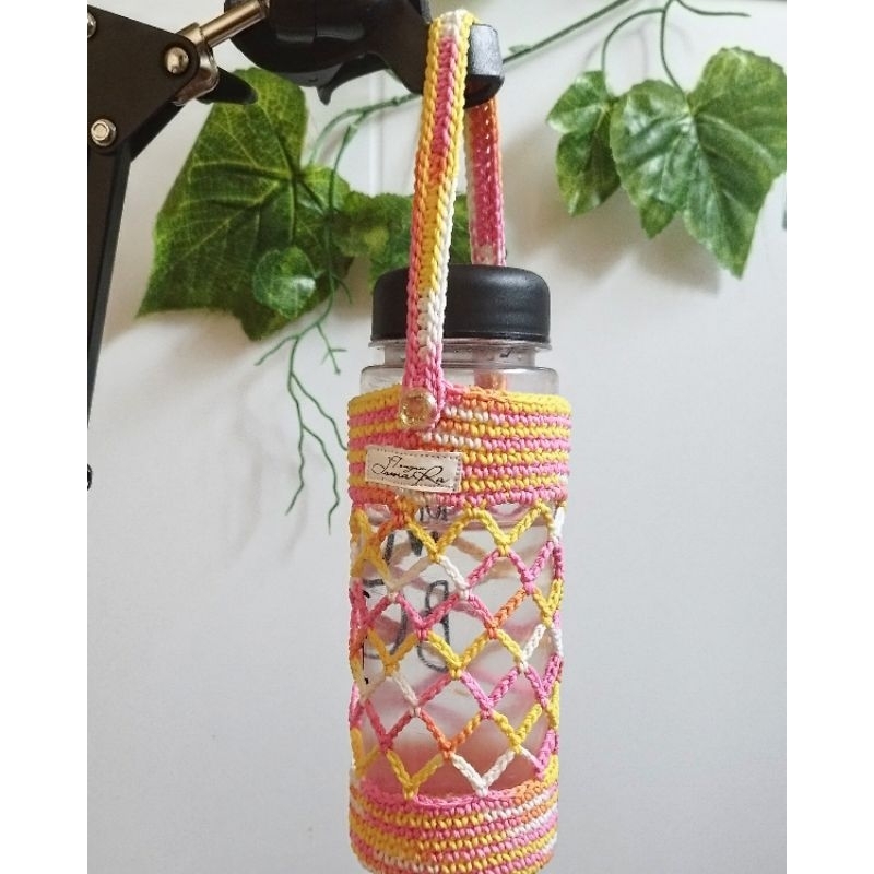 Jual TAS BOTOL AIR MINERAL CORAK. cover botol rajut. cover botle ...