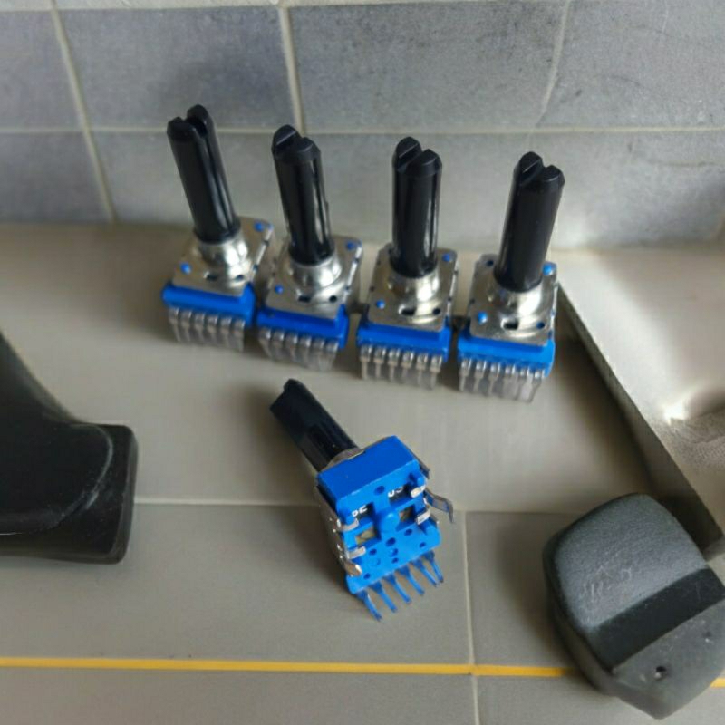 Jual POTENSIO MIXER 6PIN 5K 10K 20K 50K 50K 100K SATUAN | Shopee Indonesia