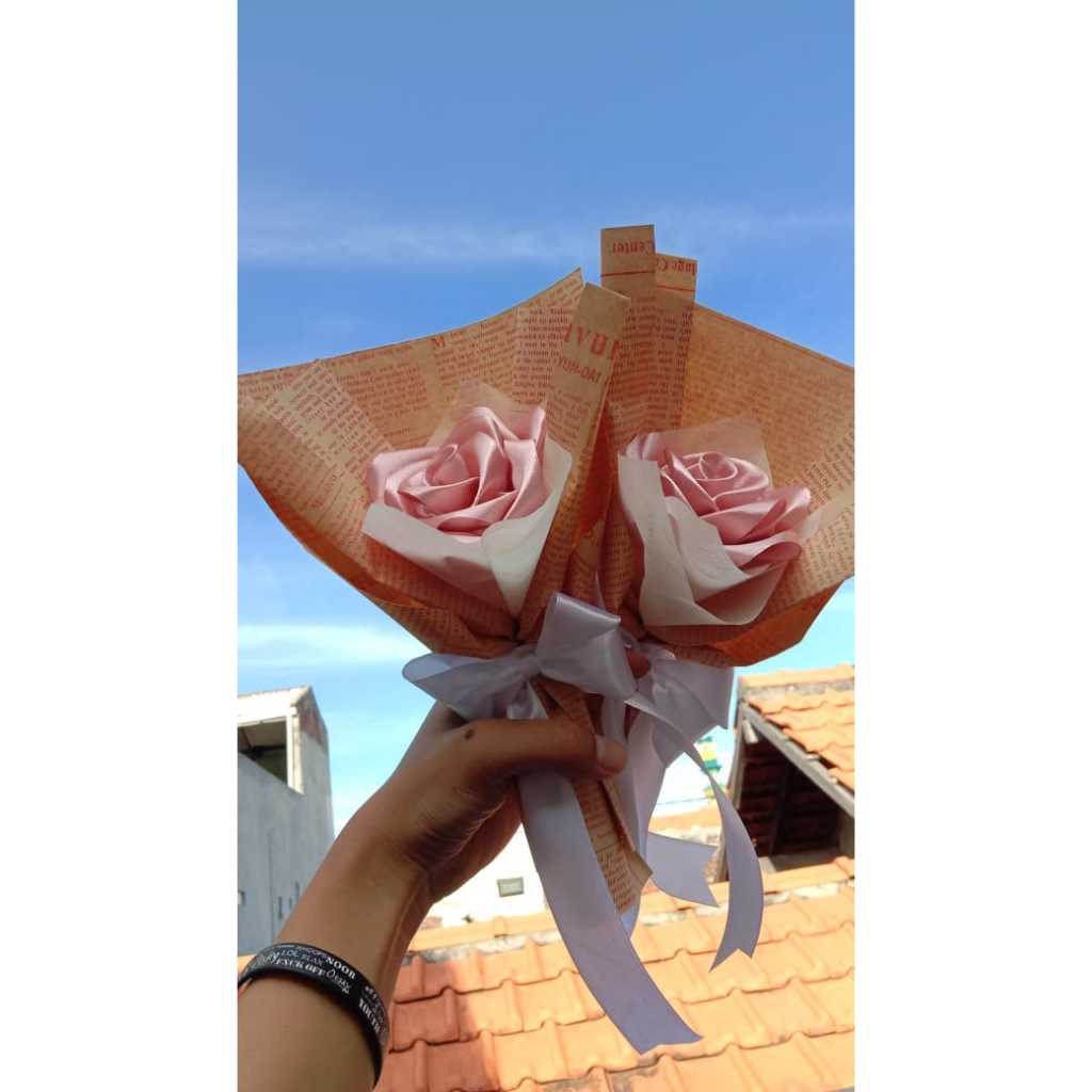 Jual KRISPUTA || Buket Bunga satin wrapping murah | buket wisuda ...