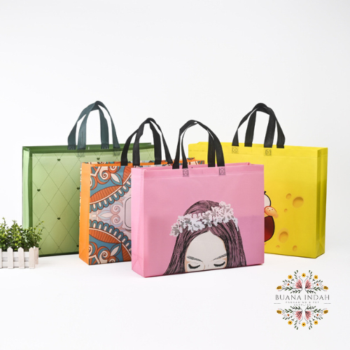 Jual GOODIEBAG SPOUNDBOUND MOTIF RANDOM UKURAN BESAR DAN KECIL 43X32X10 ...