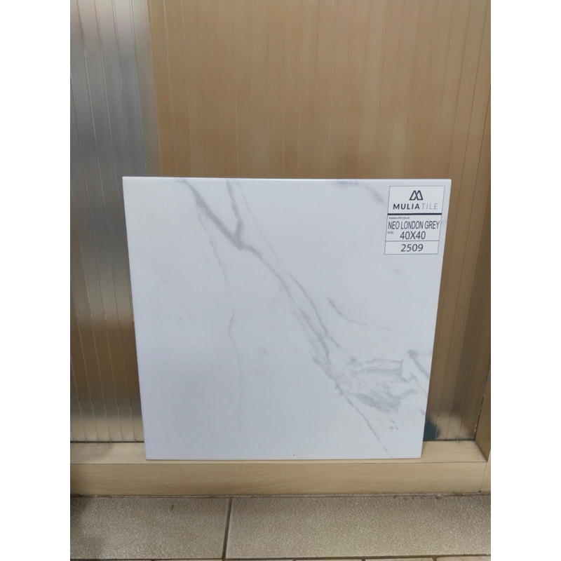 Jual keramik lantai 40x40 putih motif carara (mengkilap)/ keramik lantai kamar/keramik marmer ...