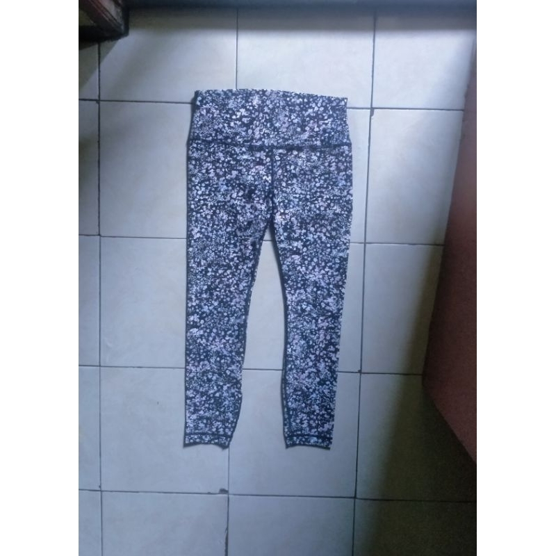 Jual legging Luluemon motif bunga ( seperti baru) | Shopee Indonesia