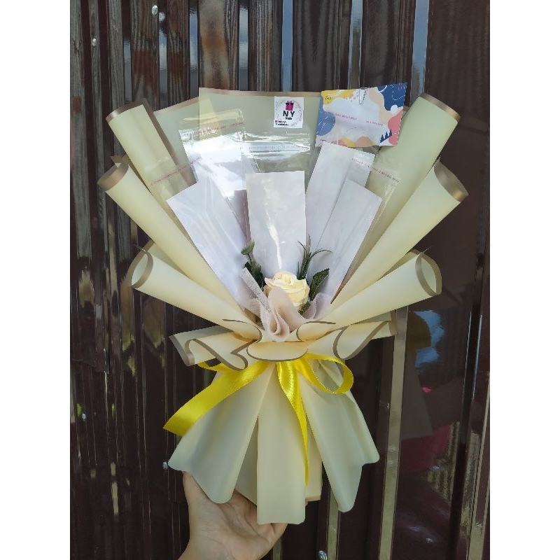 Jual Buket Uang Kosongan 5 lembar + bunga artificial 1 kuntum | Shopee ...
