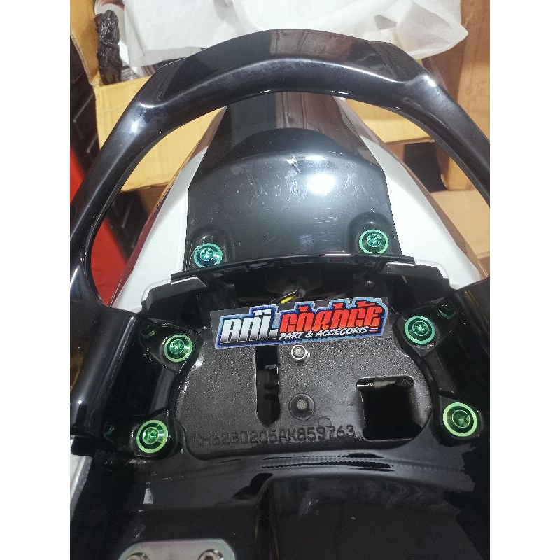 Jual baud behel titanium dan sambungan bodi isi 6 | Shopee Indonesia