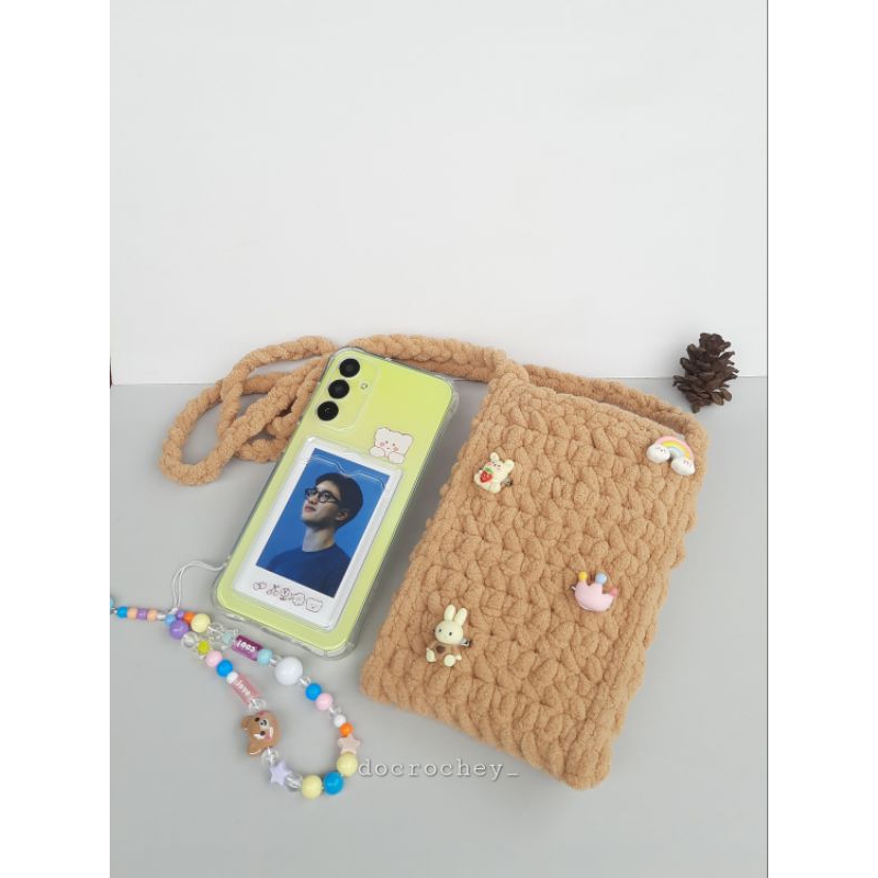 Jual Fluffy Phone Bag | Tas Hp Rajut | Tas Rajut Handphone by docrochey ...