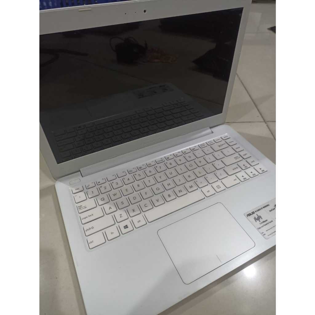 Jual Second LAPTOP ASUS E402Y AMD E2 -7015 RAM 4GB SSD 256GB Notebook ...