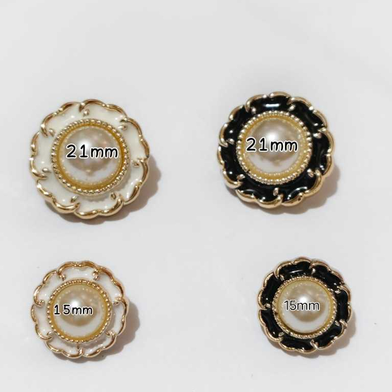 Jual 12 pcs kancing baju flower hitam dan putih diameter 15 mm dan 21 ...