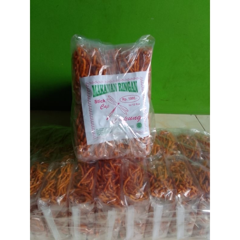 Jual Kerupuk stick capung cemilan pedas asin 1 pack isi 12 pcs | Shopee ...