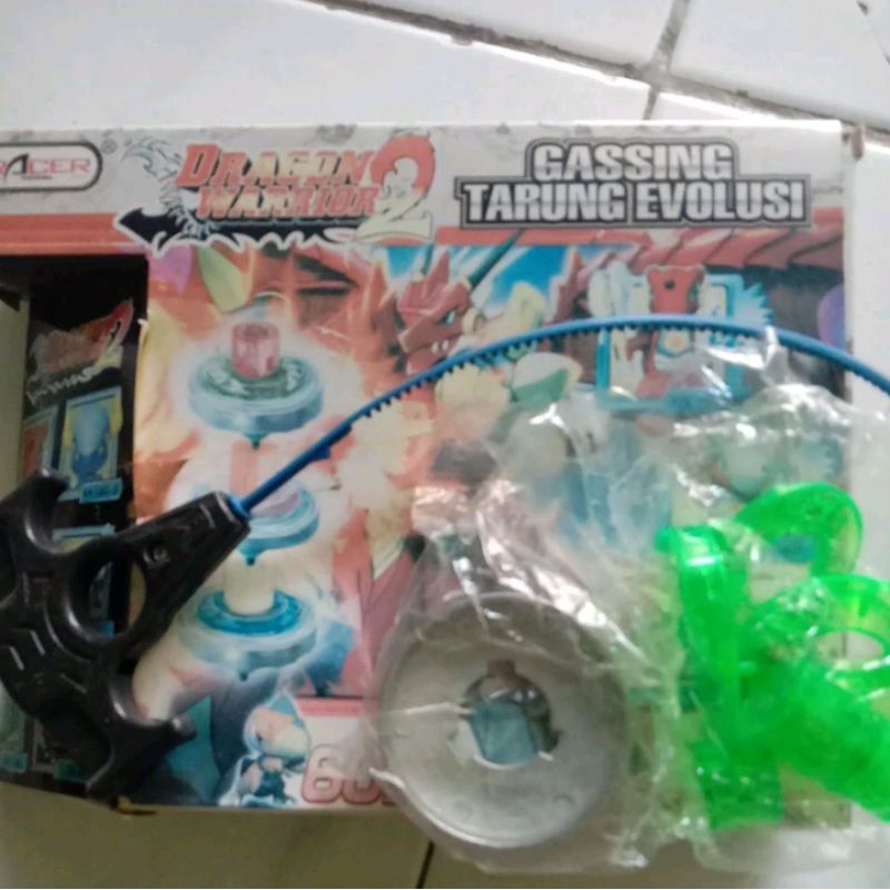 Jual mainan Beyblade gangsing tarung evolusi (1box) | Shopee Indonesia