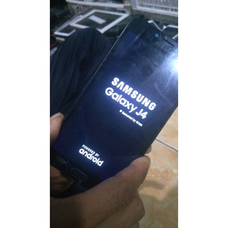 Jual lcd tc retak hp Samsung j400f minus retak normal | Shopee Indonesia