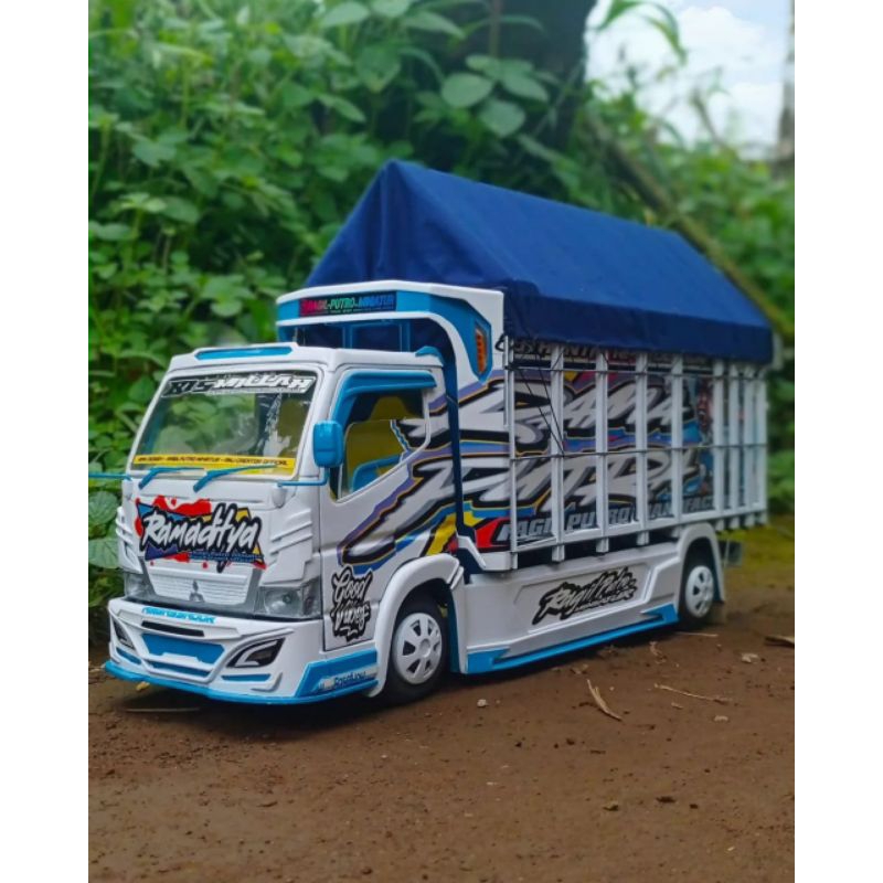 Jual Miniatur truk oleng terbaru, truk oleng berlampu kelap kelip, truk ...