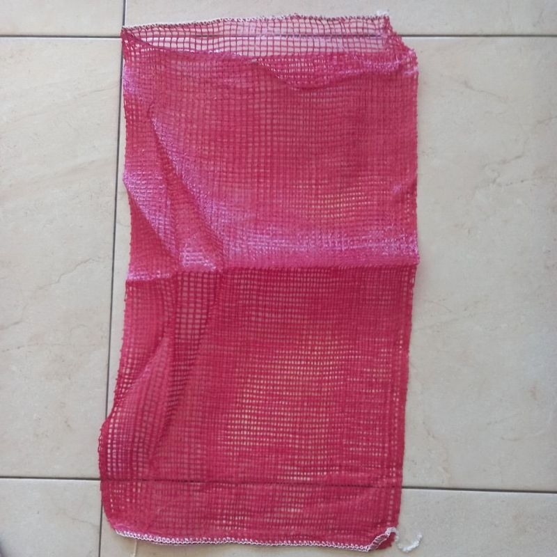Jual karung waring/jaring sayur merah ukuran 32x60 | Shopee Indonesia