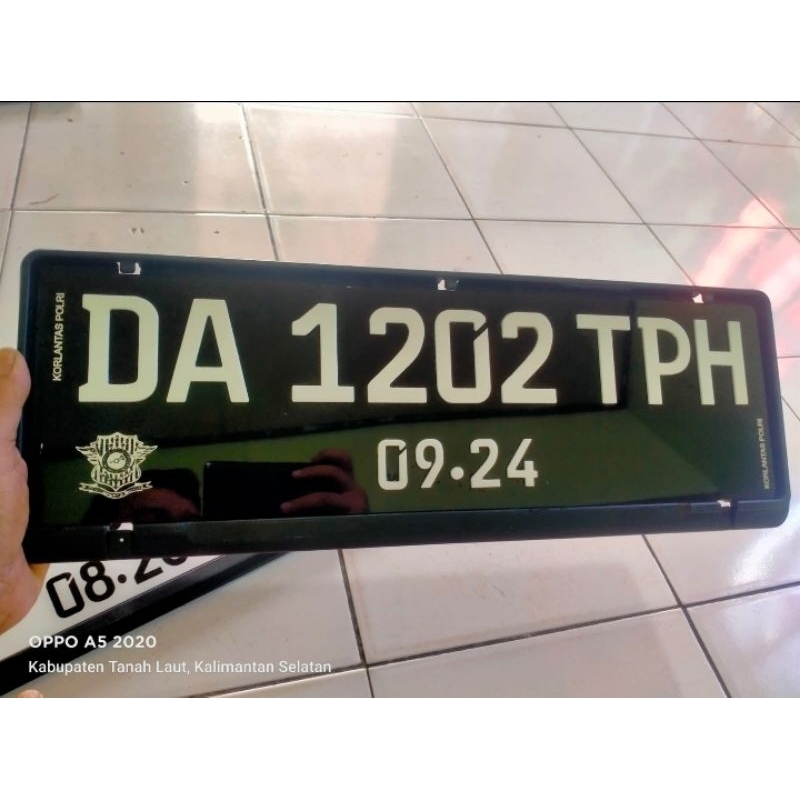 Jual Plat Mobil Variasi Akrilik Putih-Hitam / Plat Mobil Font Baru ...