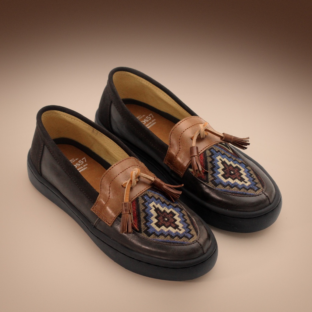 Jual Exodos Sintuwu Brown Etnik - Sepatu Sneakers Kulit Pria Soleandjoy ...