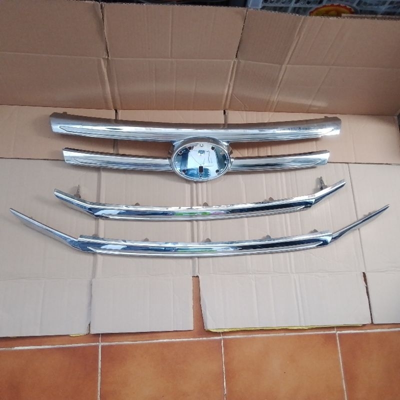 Jual List Grille Chrome depan New Rush Terios 2018-2022 Original ...