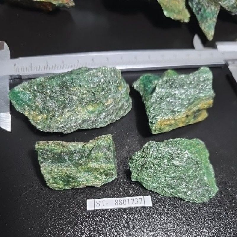 Jual Emerald with Mica Rough Batu Asli Brazil | Shopee Indonesia