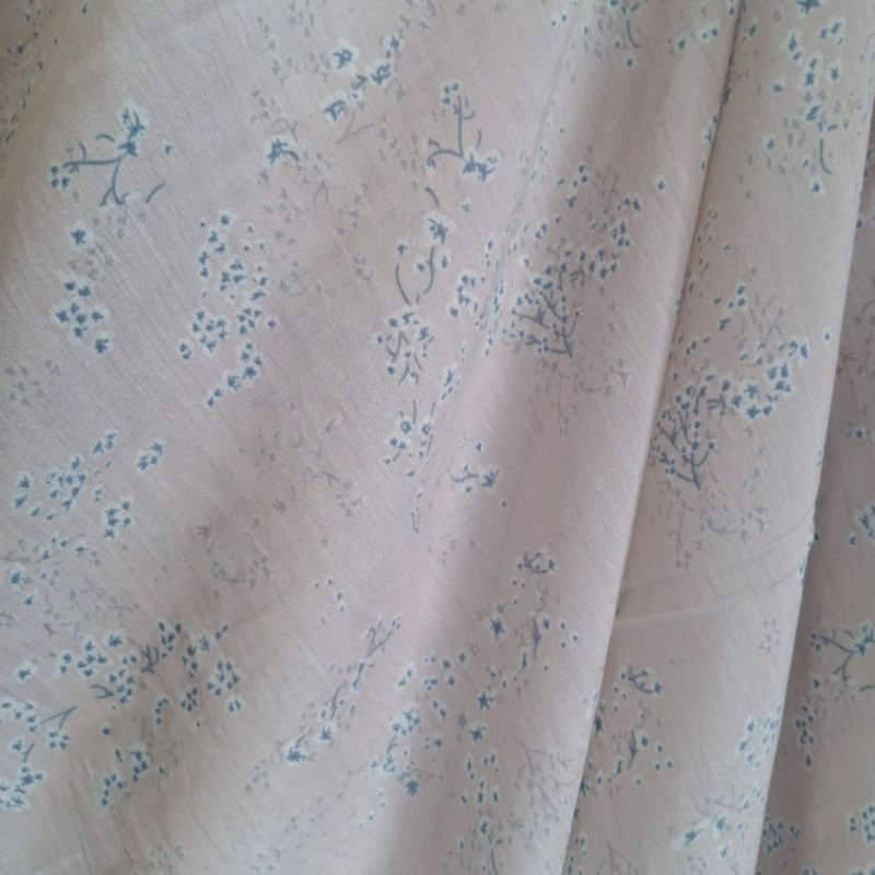 Jual kain katun silk motif bunga kecil /kain katun sutra premium ...