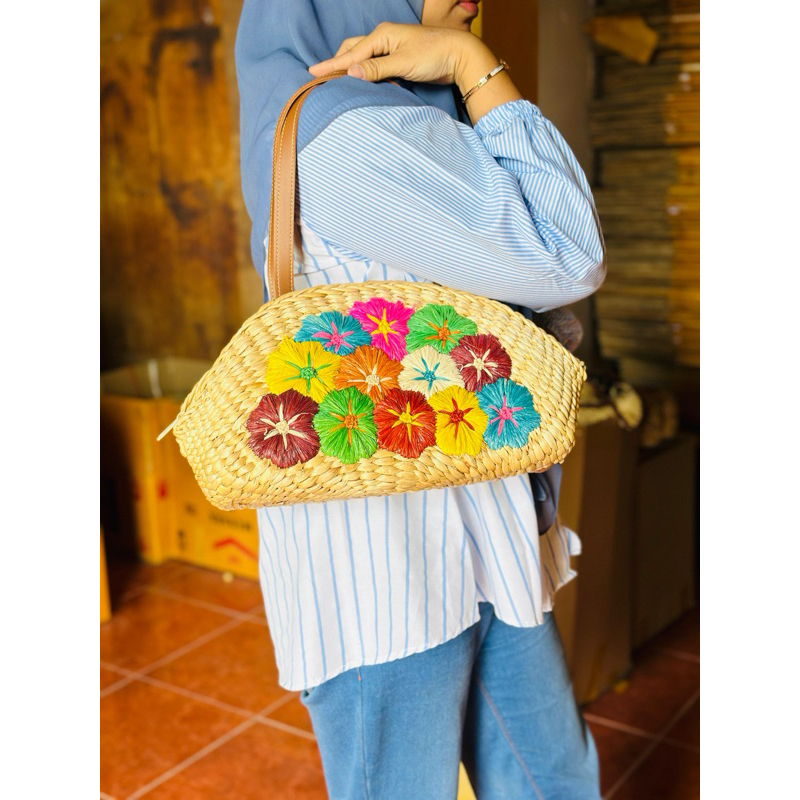 Jual Tas Enceng Gondok Ember Sulam bunga pastel | Shopee Indonesia