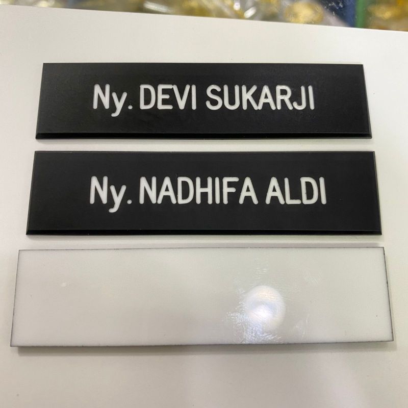 Jual papan nama /name tag grafit Persit dof belakang polos putih ...