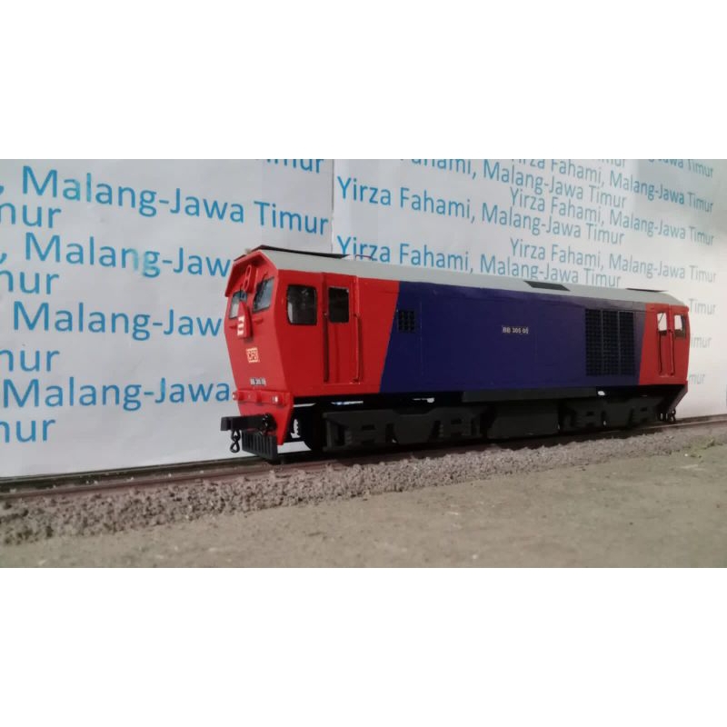 Jual Miniatur Lokomotif Kereta Api Indonesia BB 305 CFD livery perumka ...