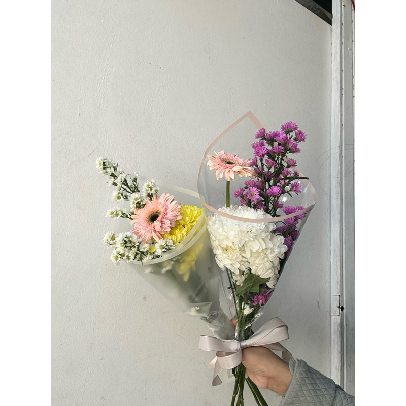 Jual buket bunga segar simple kecil buket bunga wisuda graduation gift ...