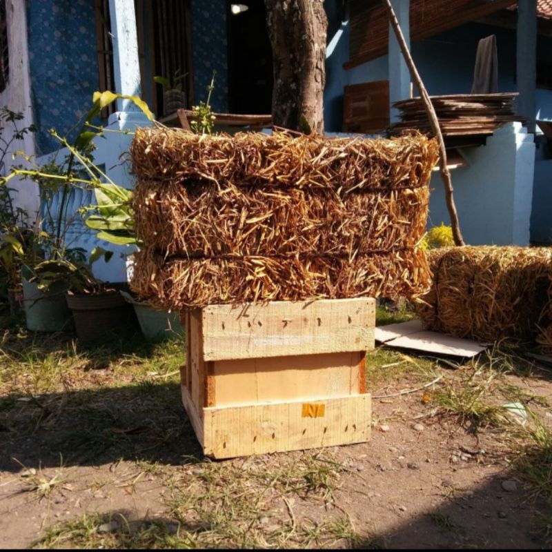 Jual Jerami Press 40x20x20 Bahan Dekorasi Ruangan Rustik Jerami Kotak ...