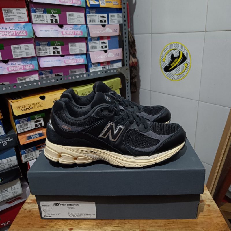 Jual New Balance 2002R Black / White Original | Shopee Indonesia