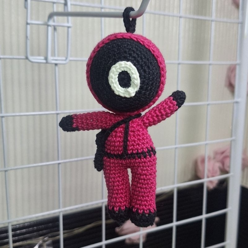Jual Boneka Pink Soldier Squid Game | Shopee Indonesia