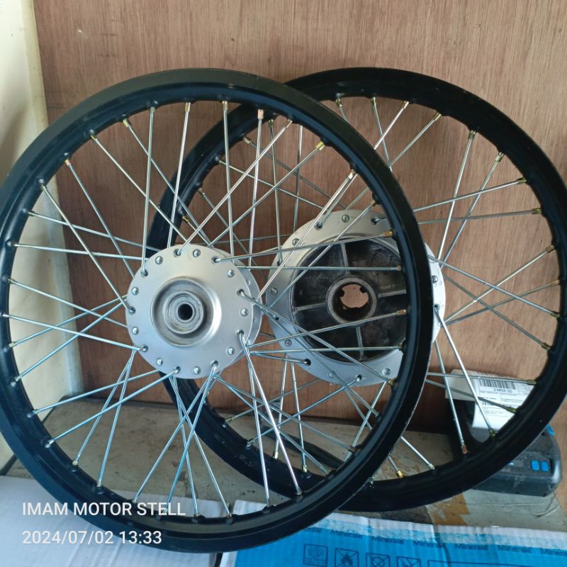 Jual velg pelek revo absolut 1set plk hitam glossy Vrosi | Shopee Indonesia