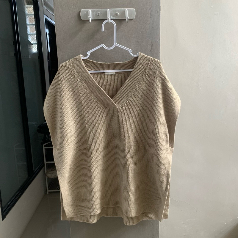 Jual Knit Vest by GU Uniqlo [BACA DESKRIPSI] | Shopee Indonesia