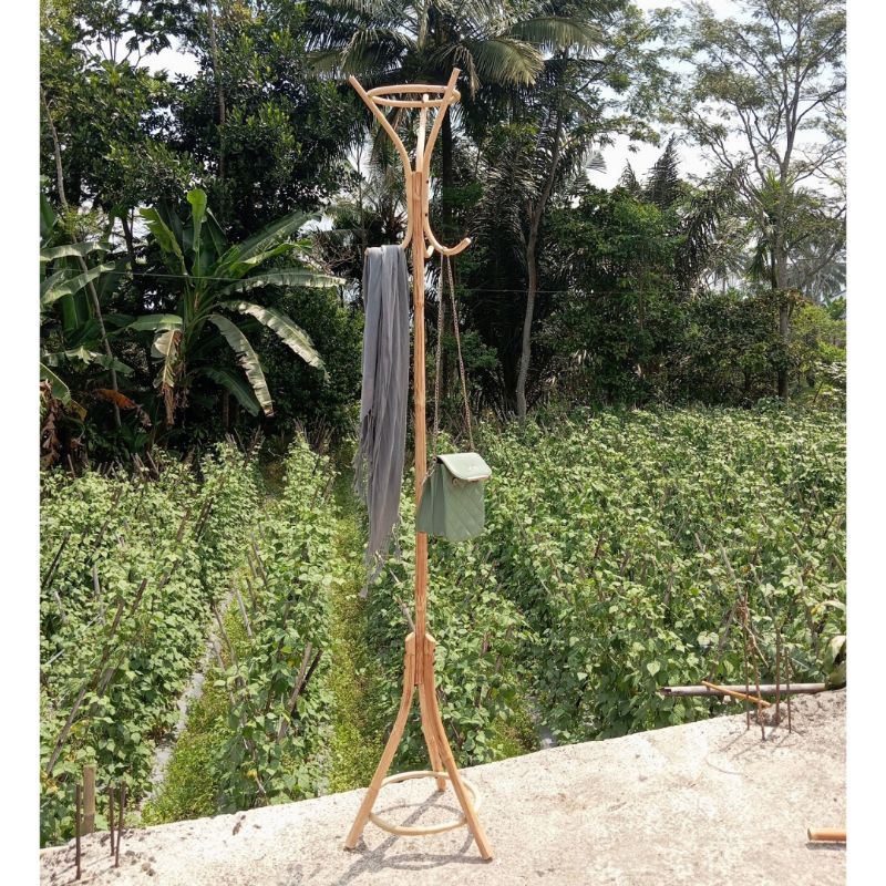 Jual standing hanger rotan gantungan baju berdiri gantungan tas stand ...