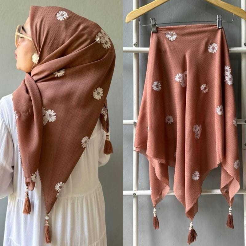 Jual HIJAB SEGI EMPAT TASSEL MOTIF BUNGA DAISY TERBARU / JILBAB JAMBUL ...