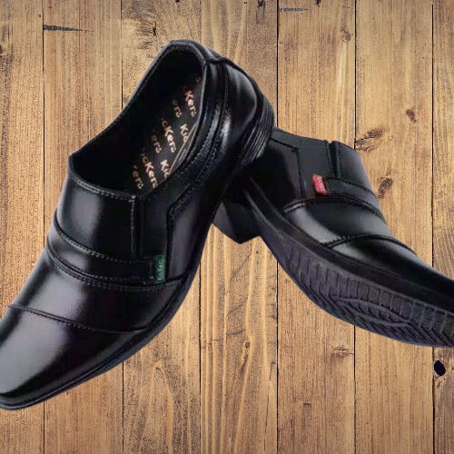 Jual Sepatu Pantofel Kulit Hitam Polos KIckers Dan Sankyo Pria Dewasa ...