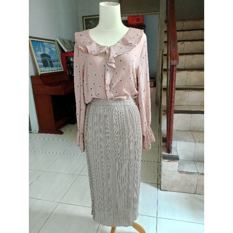 Jual rok plisket Milo Uniqlo Ori | Shopee Indonesia