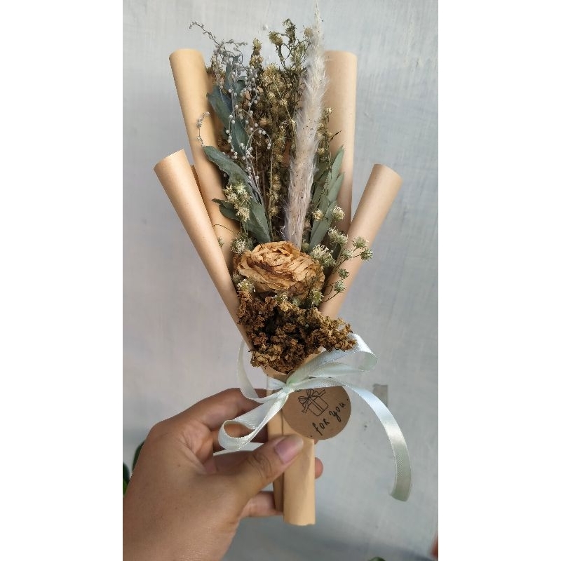 Jual mini buket mawar premium simple wrapping aesthetic | Shopee Indonesia