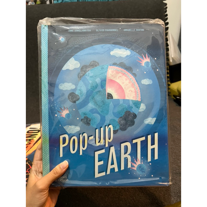 Jual Pop-up Earth (Pop-Up series Thames & Hudson) | Shopee Indonesia