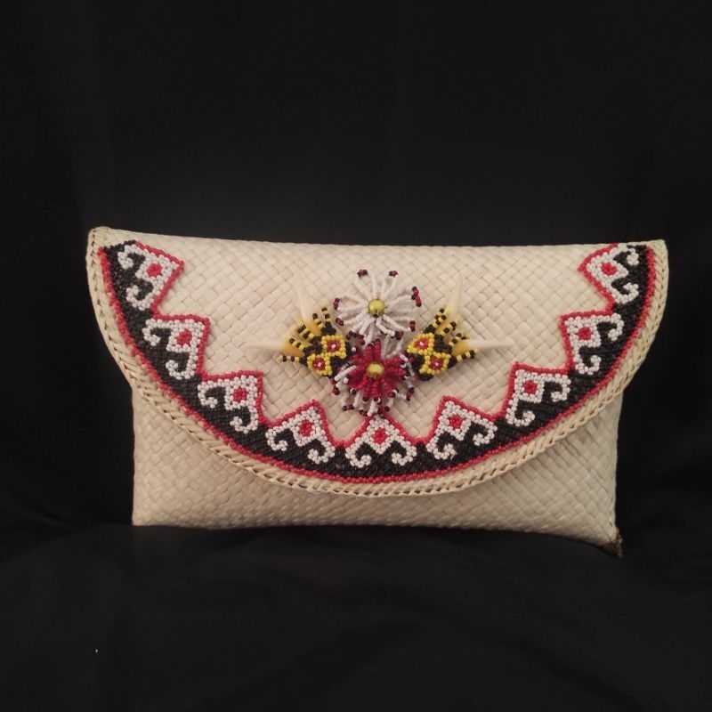 Jual clutch etnik anyaman pandan kombinasi manik taring dayak ...