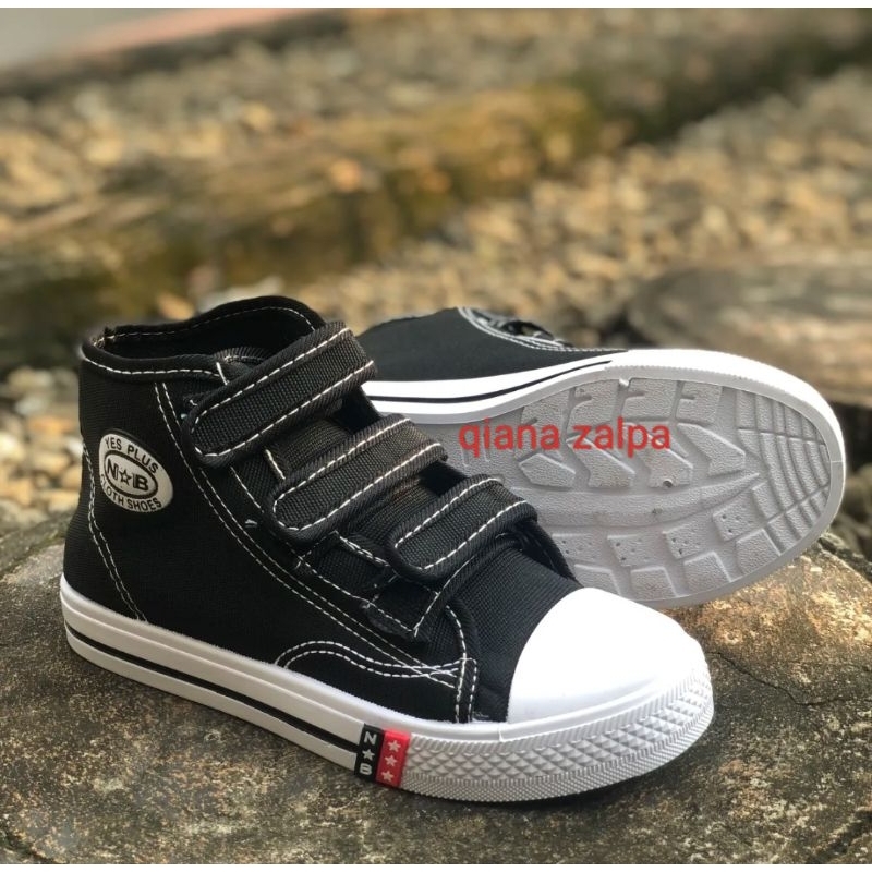 Jual SEPATU CANVAS (NB) HITAM PUTIH) PREKAT/ | Shopee Indonesia
