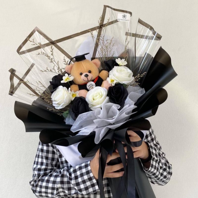 Jual Buket Bunga Boneka Wisuda Hitam | Bucket Wisuda | Kado Wisuda ...