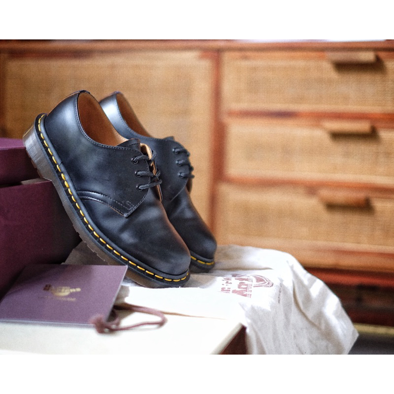 Jual Dr martens 1461 vintage black, quilon leather, made in england ...
