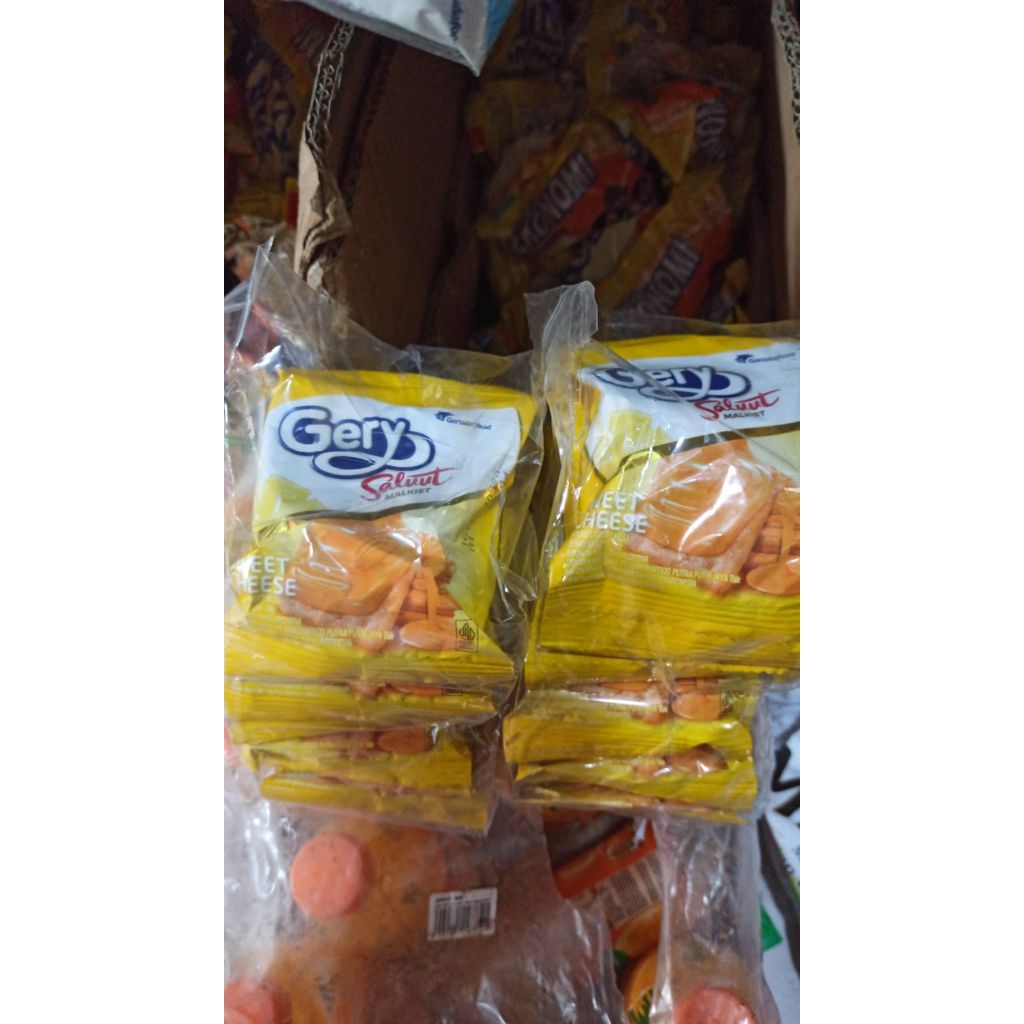 Jual Aneka Biskuit Camilan Snack Gery, Khong Guan Saltcheese, Hello ...