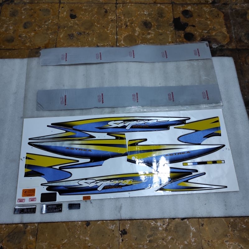 Jual stiker stripping striping decal graphic Honda Astrea Supra tromol ...