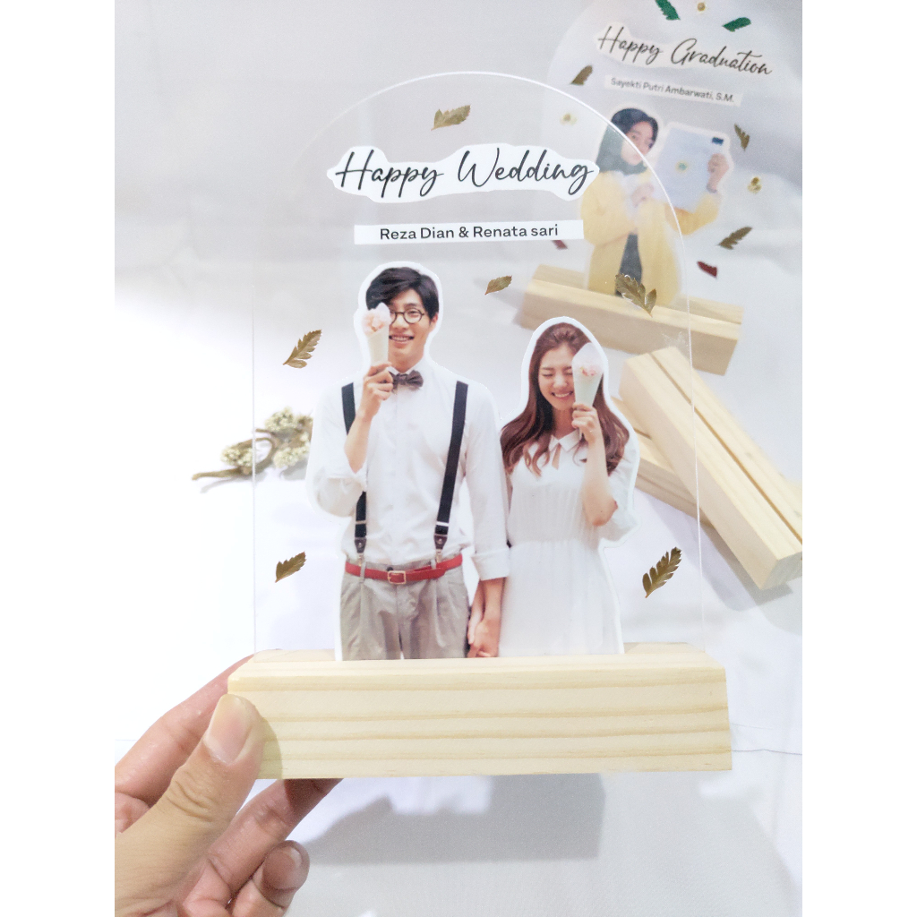 Jual Custom Foto Acrylic Kado Wisuda / Souvenir Pernikahan Wedding ...