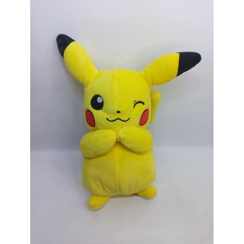 Jual boneka Pikachu pokemon wink pose original | Shopee Indonesia