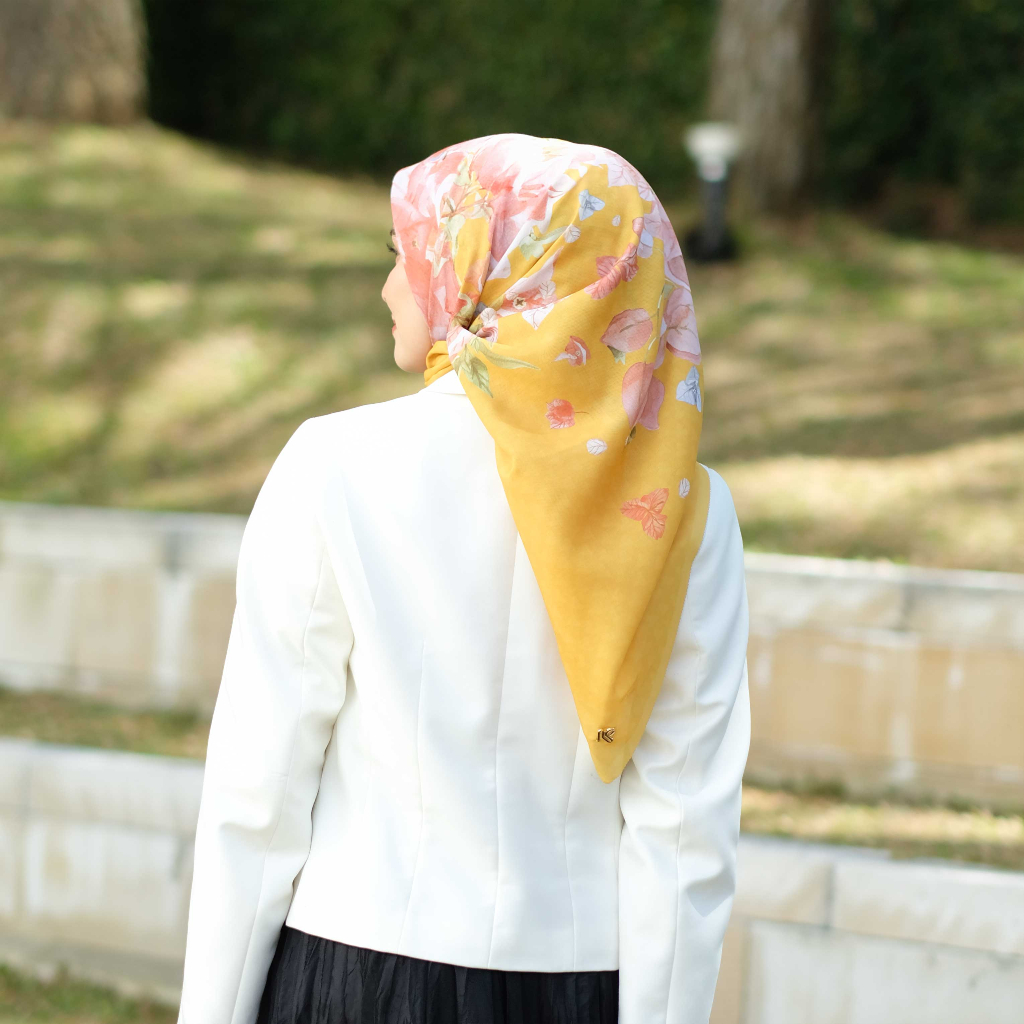 Jual Hijab Segiempat Motif Killua Bougenville Series | Shopee Indonesia