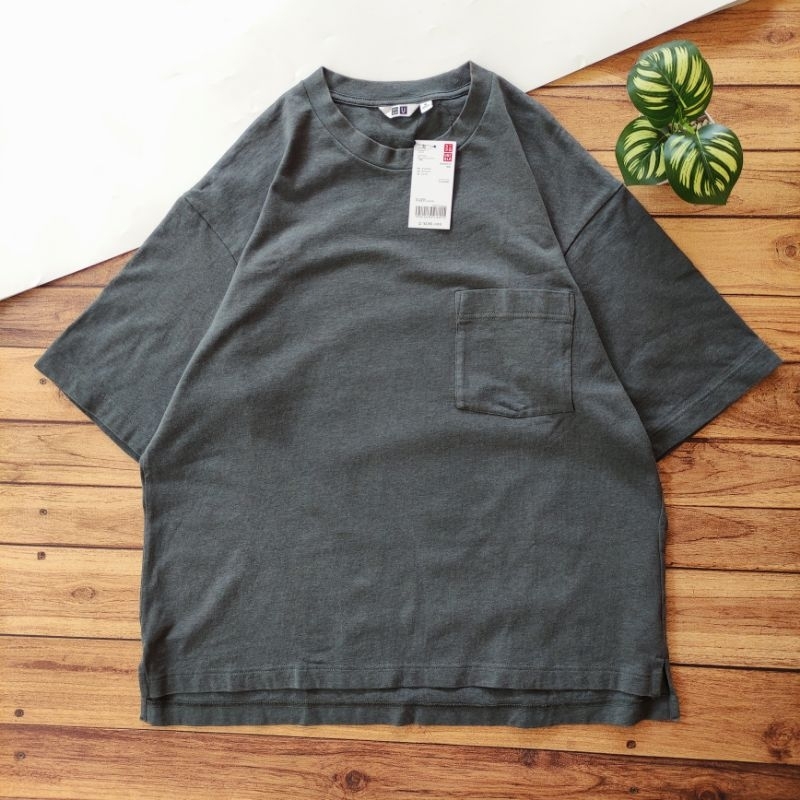 Jual TSHIRT BASIC UNIQLO POCKET - KAOS BASIC UNIQLO | Shopee Indonesia