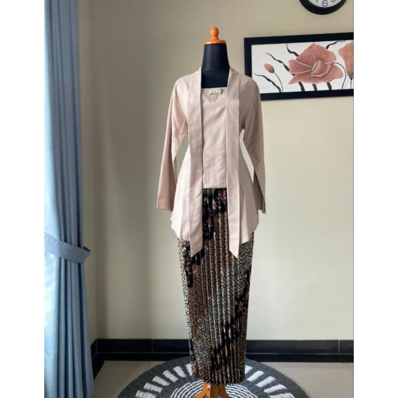 Jual Zahrah Gallery - Oneset kebaya modern kutu baru katun premium rok plisket batik poil prada ...